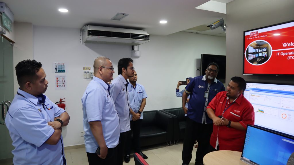 UUM dan UM kongsi pengetahuan dan kemahiran tadbir urus pengurusan data ...
