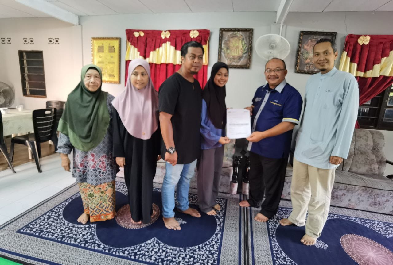 UUM beri RM500 kepada 166 pelajar baharu miskin dan daif – UUM TODAY