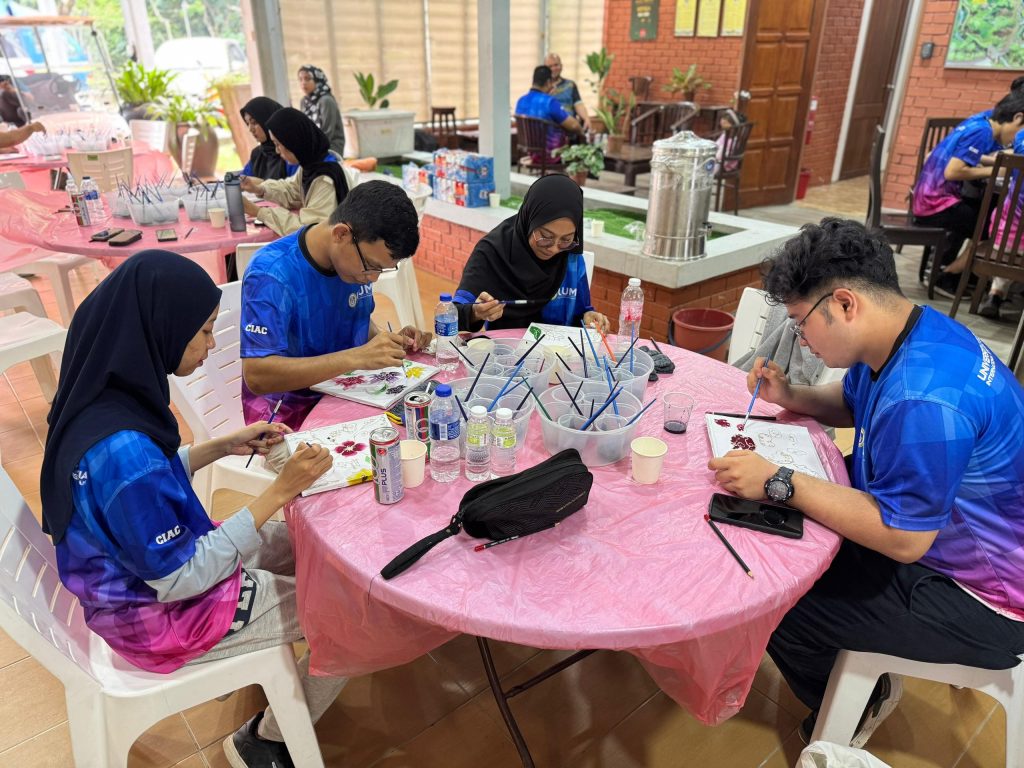 A Brush with Tradition as UUM international students explore Malaysian ...