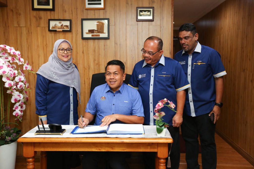 Director of Industry Relations Division Pays Courtesy Visit to ...