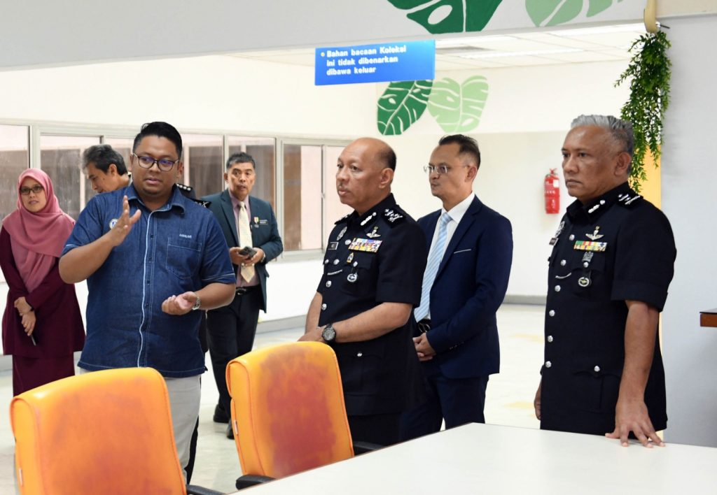 Courtesy Visit by the Director of the PDRM Management Department – UUM ...