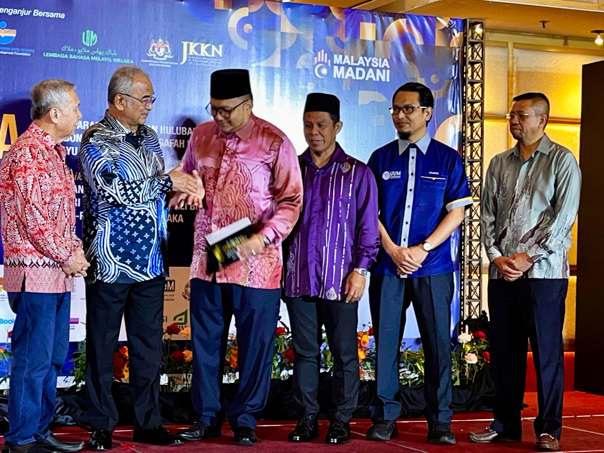 Buku Pesan Hulubalang terbitan UUM Press dilancarkan – UUM TODAY