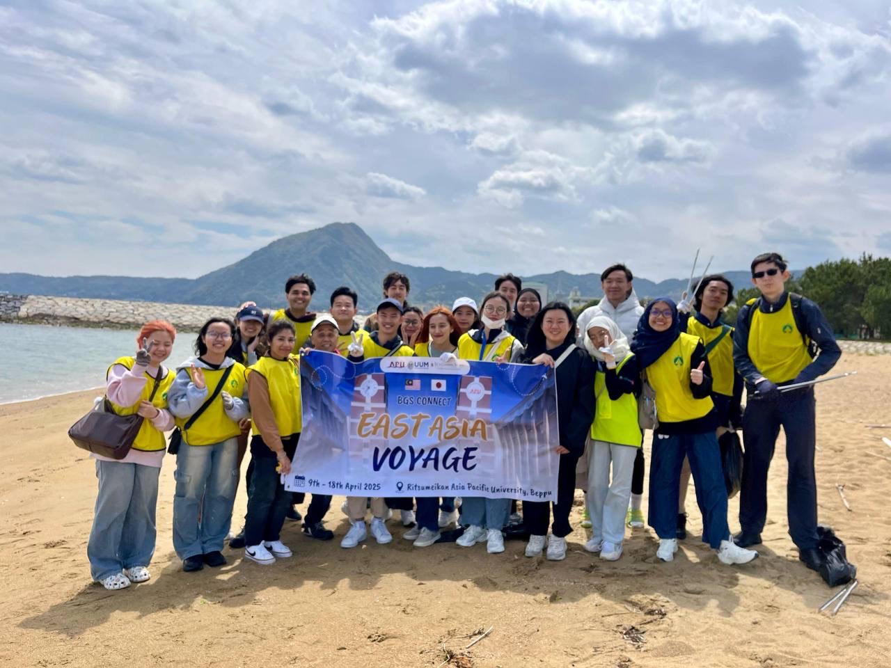 BGS UUM Chapter Strengthens Global Engagement Through Beach Clean-Up in Beppu, Japan – UUM TODAY
