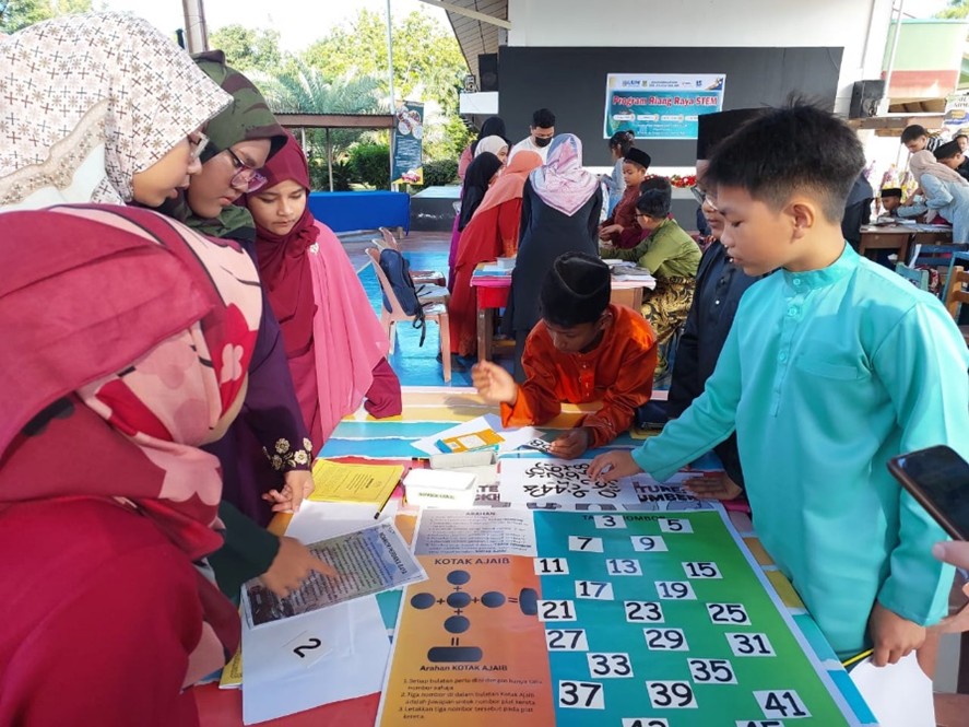 Program Riang Raya STEM serlah kreativiti dan semangat raya di SK Hosba ...