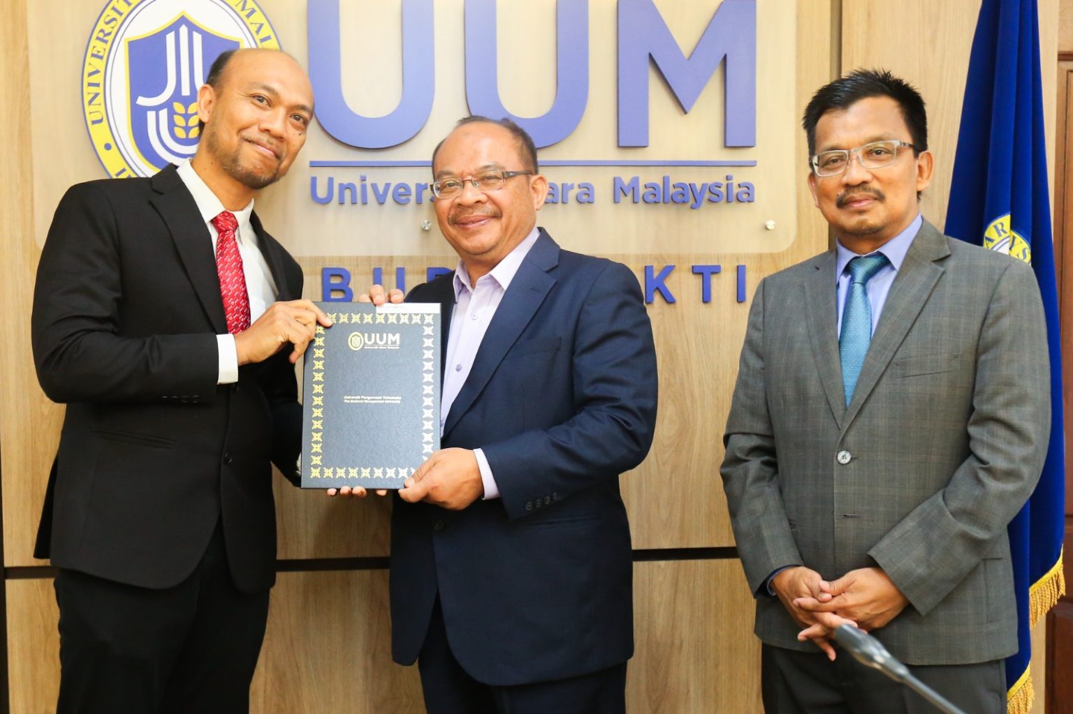 Tujuh staf UUM dinaikkan pangkat – UUM TODAY