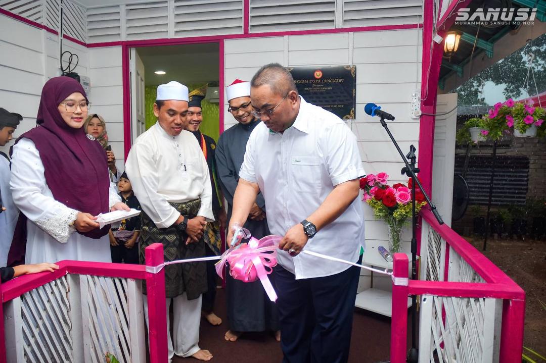 MB Kedah Rasmi Spa Bekam Graduan UUM – UUM TODAY