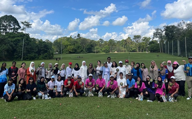 UUM students forge friendships on the green – UUM TODAY