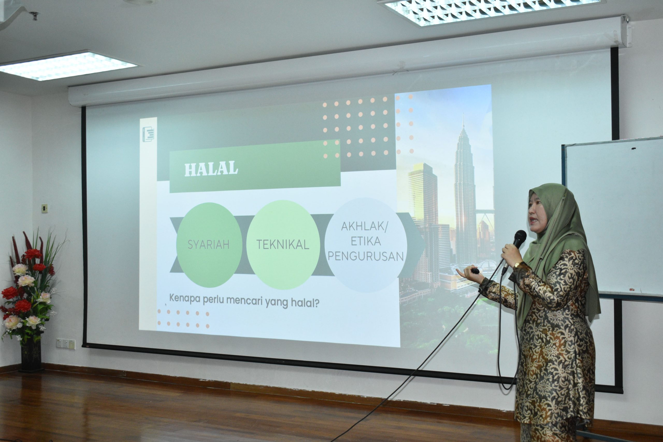 Latihan Kesedaran Halal ketengahkan isu halal untuk kesedaran warga UUM – UUM TODAY