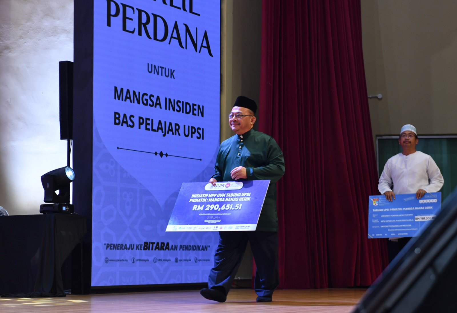 UUM Donates RM290,651.51 in Support of UPSI Bus Accident Victims – UUM ...