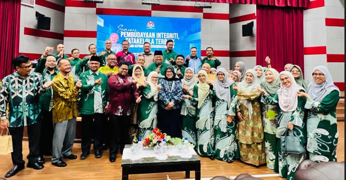 Memperkasa kepimpinan berintegriti demi reformasi perkhidmatan awam ...