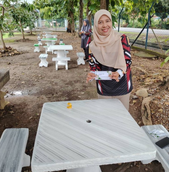 Wakaf meja batu hadiah kasih berteraskan Ilmu Budi Bakti – UUM TODAY