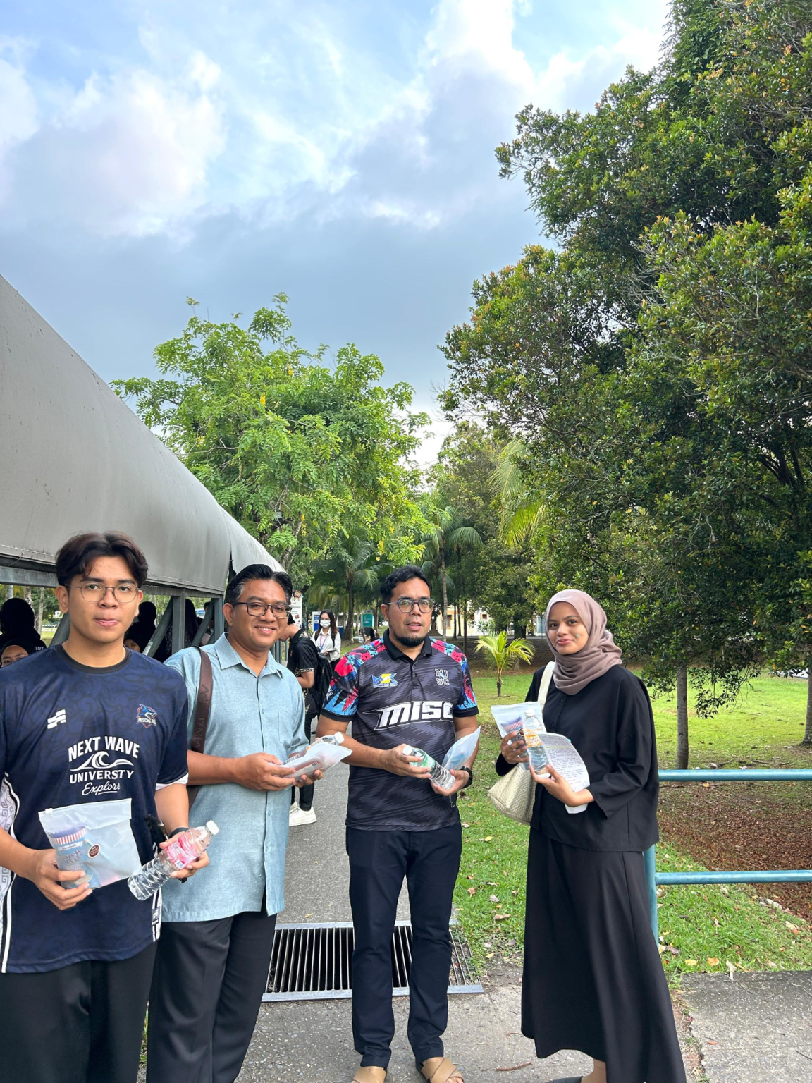 MISC agih kit peperiksaan dan makanan percuma kepada pelajar B40 – UUM ...