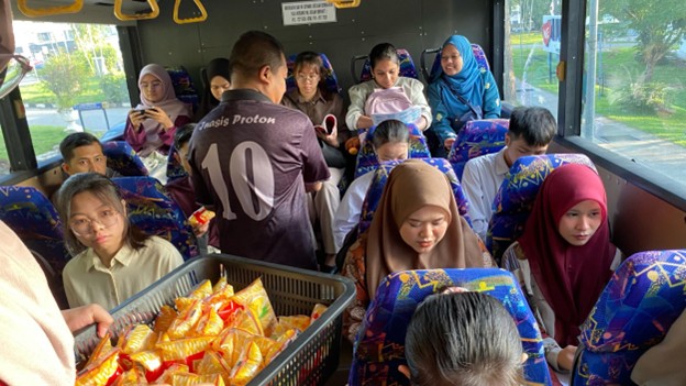 Inasis Proton edar sarapan pagi sempena hari pertama peperiksaan ...