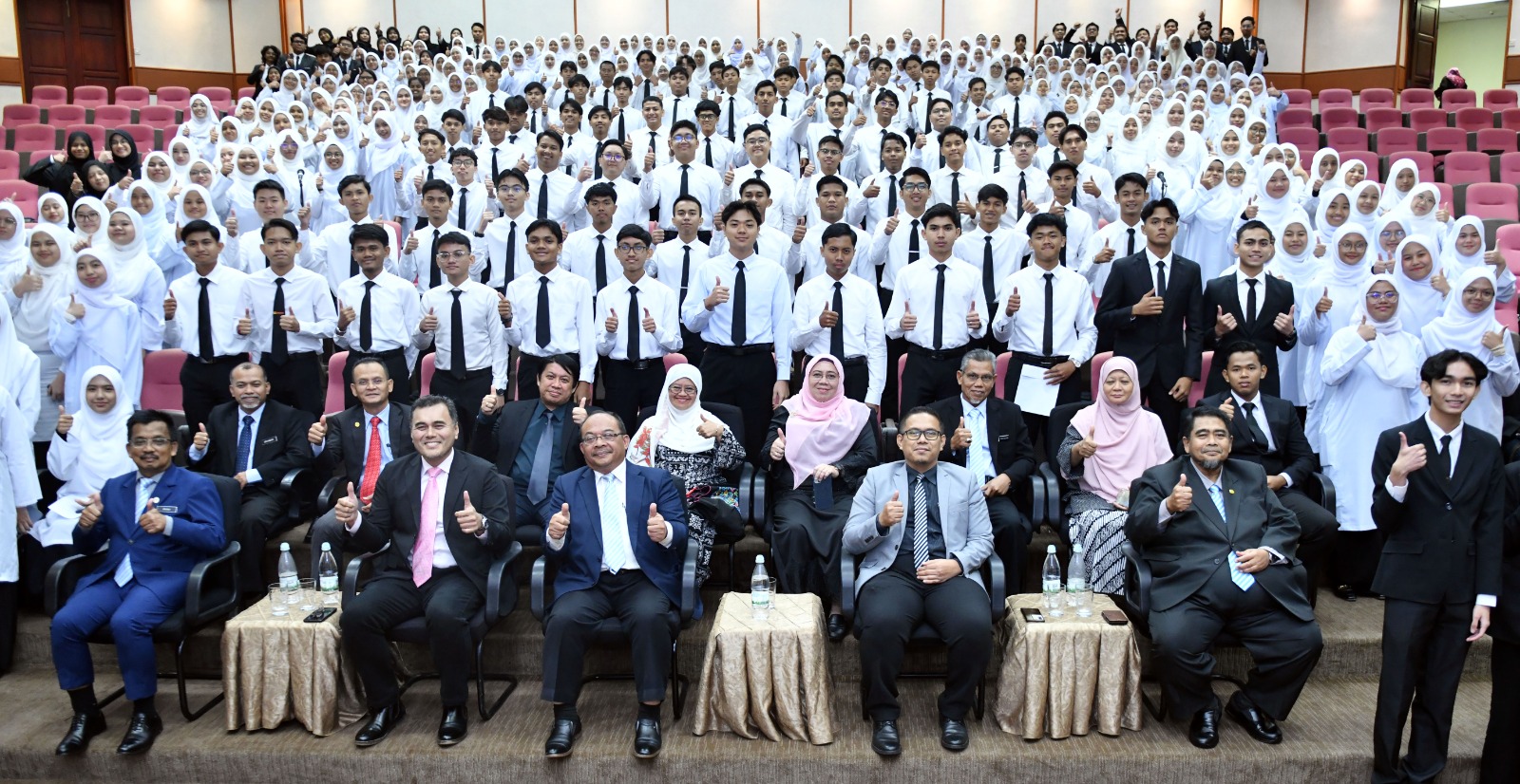 Naib Canselor cabar pelajar baharu asasi UUM capai PMS 3.50 – UUM TODAY