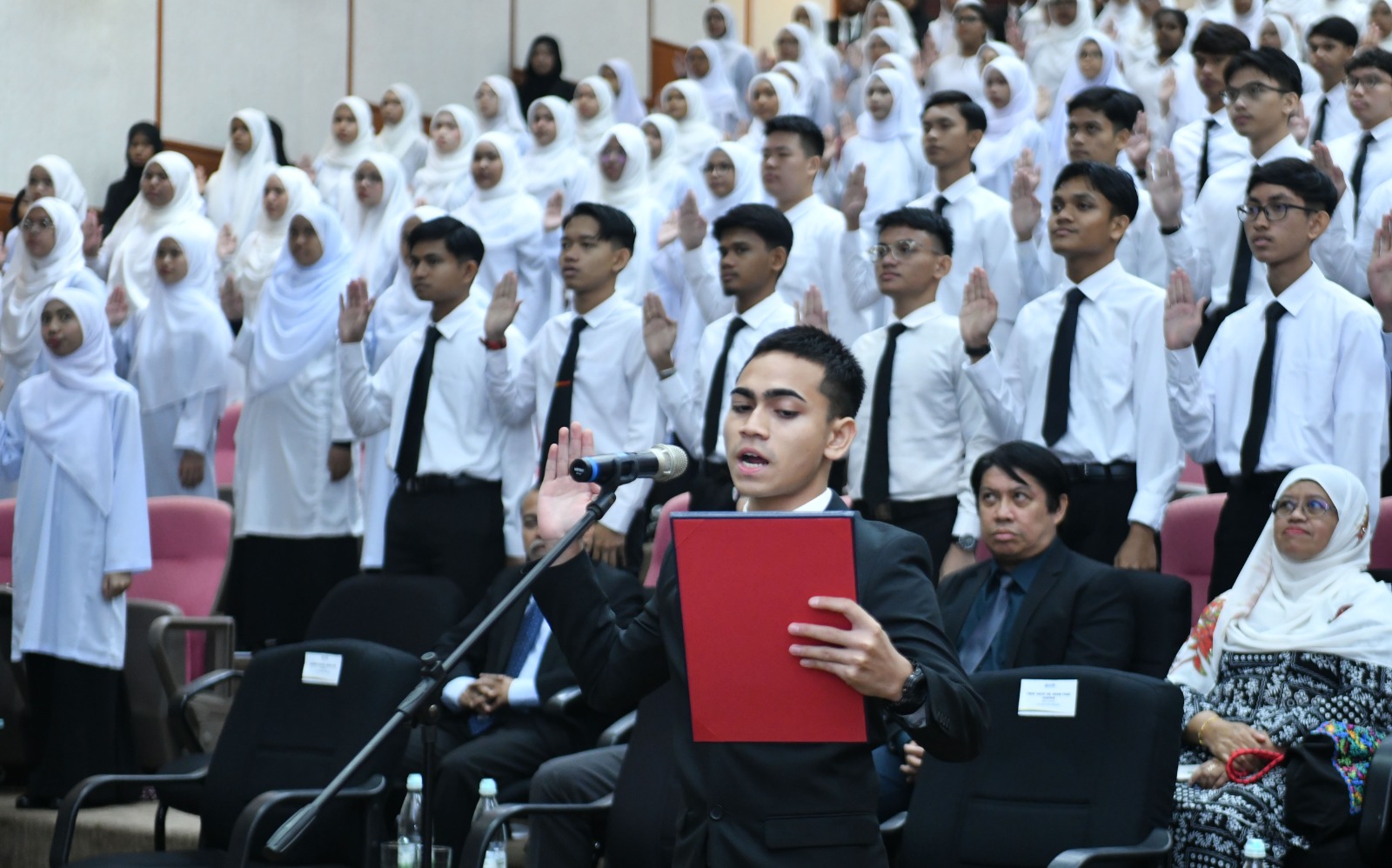 Vice-Chancellor Challenges UUM Foundation Students to Attain Minimun ...