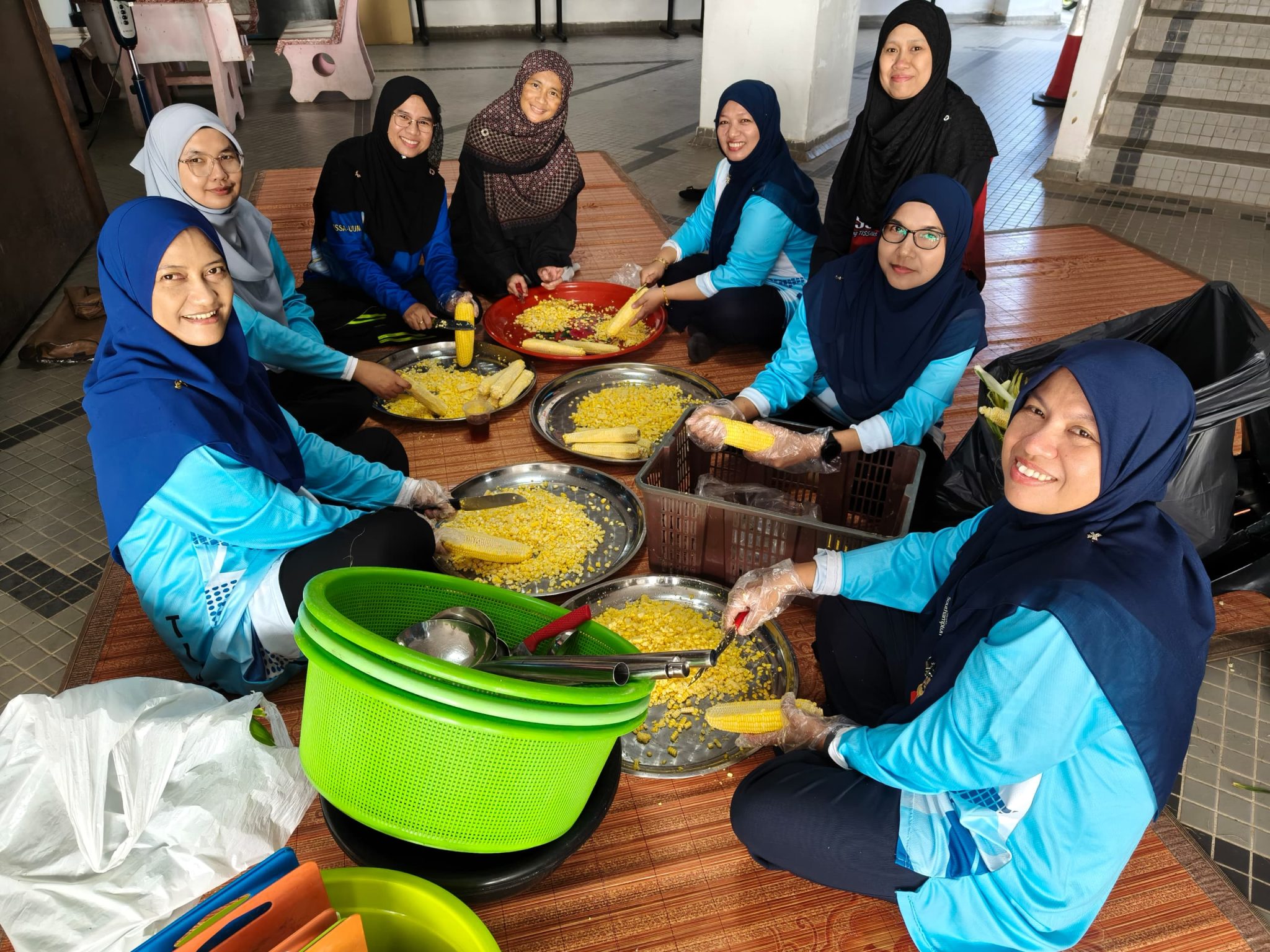 Program kacau bubur Asyura eratkan ukhuwah warga TISSA-UUM – UUM TODAY