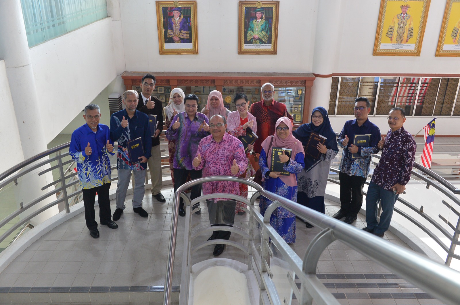 Ahmad Mujahid dinaikkan pangkat ke Gred N-14 (memangku)) – UUM TODAY