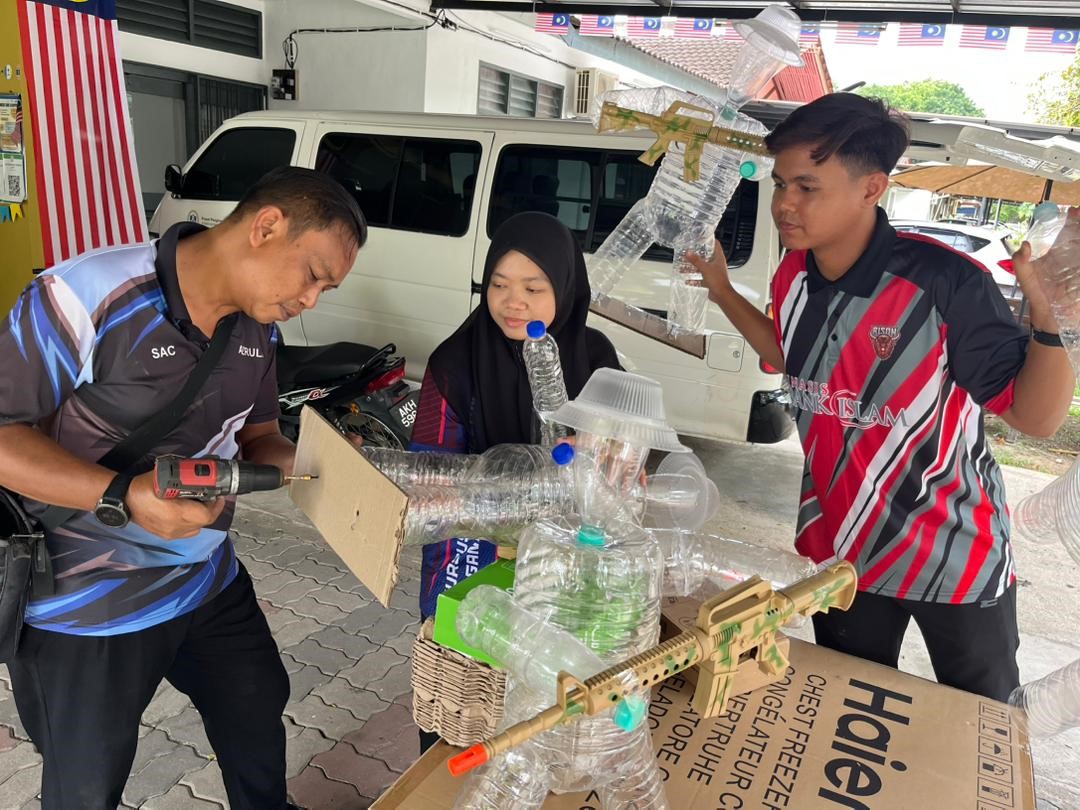 INASIS Luar Kampus hasilkan replika tugu negara sempena sambutan ...