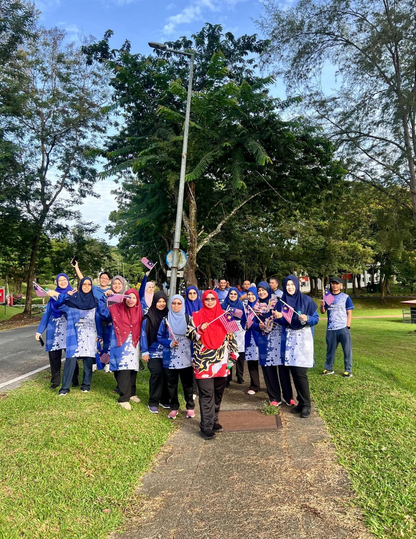 Program langkah merdeka: Warga SQS disantuni – UUM TODAY