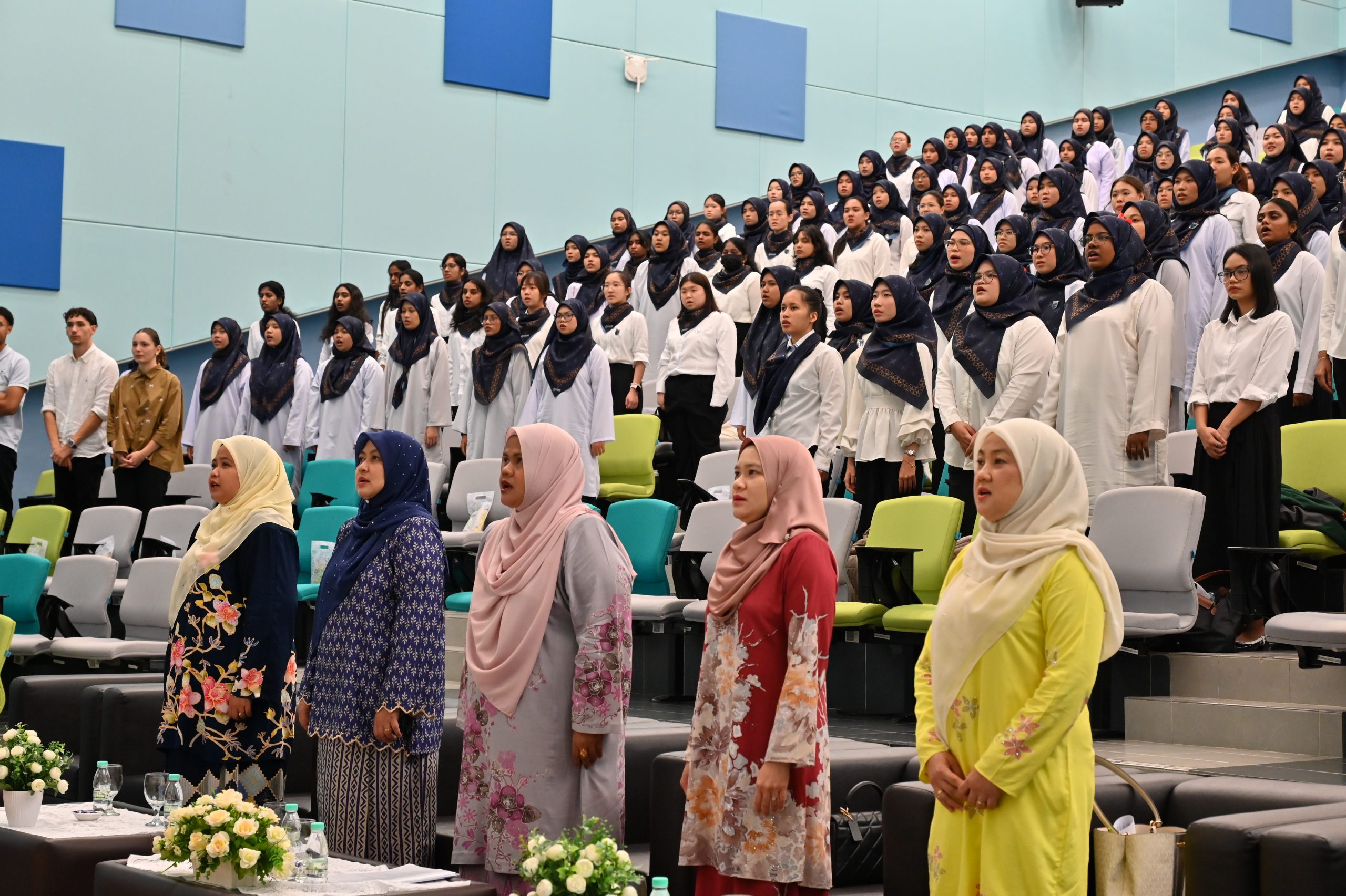 Tiga pelajar sulung dari MBS Perancis jadi pelajar SoIS – UUM TODAY