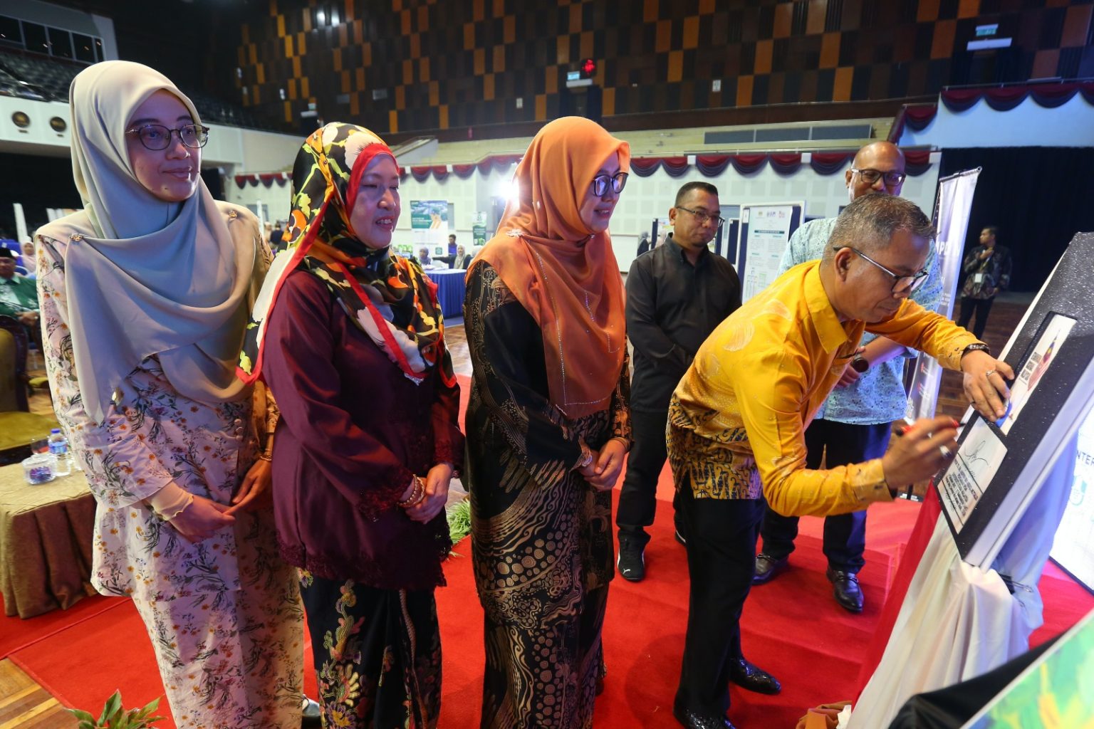 UUM lancar dua buku baharu sempena Festival of Ideas @ Kedah – UUM TODAY