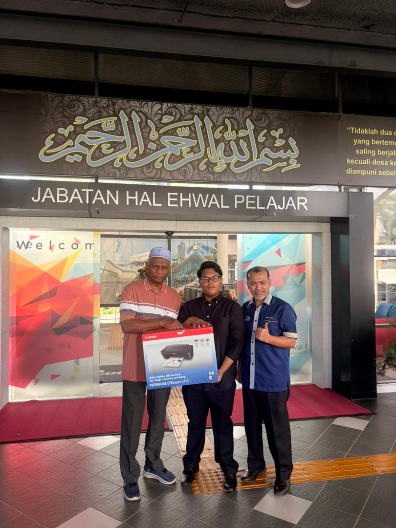 Putera Iman Shah terima sumbangan mesin pencetak untuk kegunaan ...