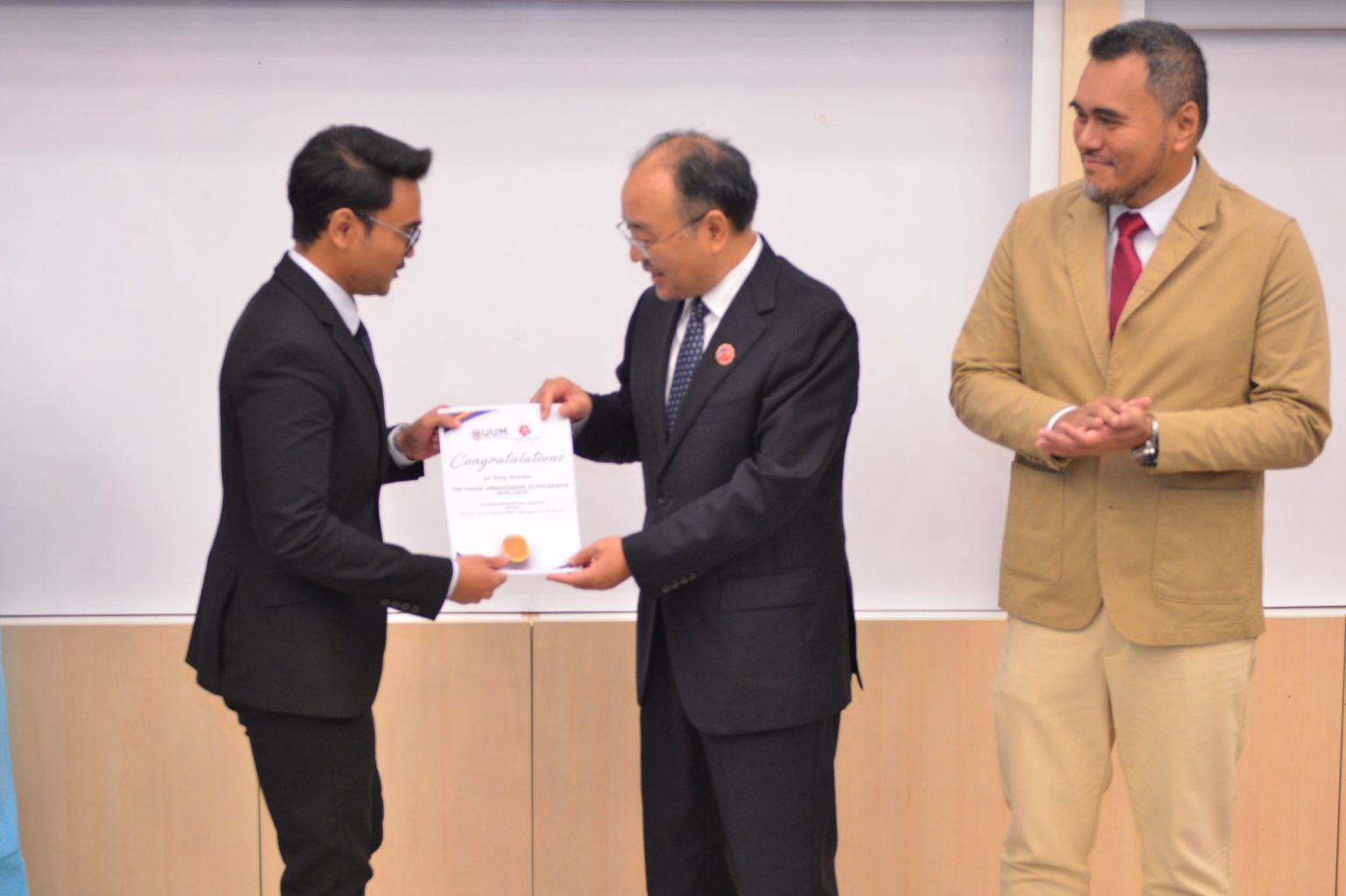 Lawatan Duta Besar China perkukuh hubungan UUM–China melalui pendidikan ...