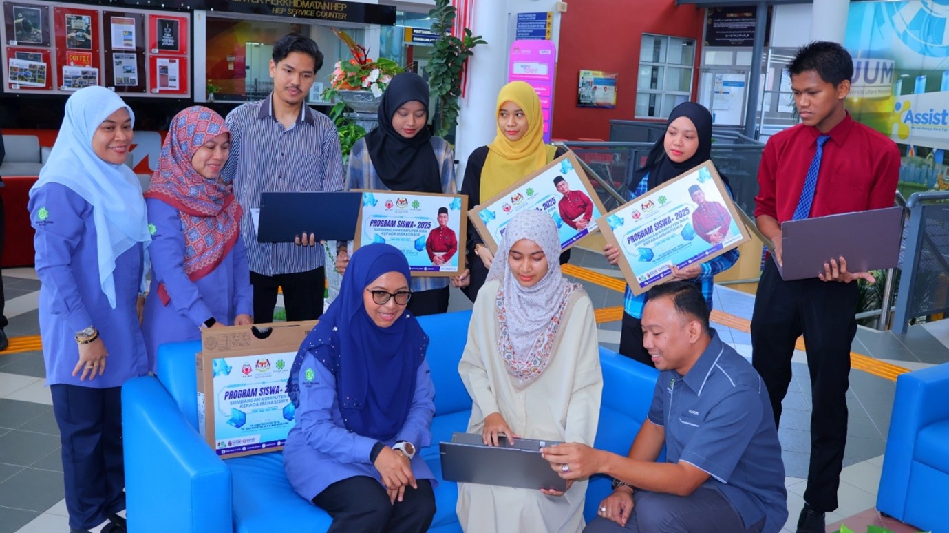 Yayasan Taqwa sumbang 20 komputer riba untuk pelajar IBS dan SOC – UUM ...