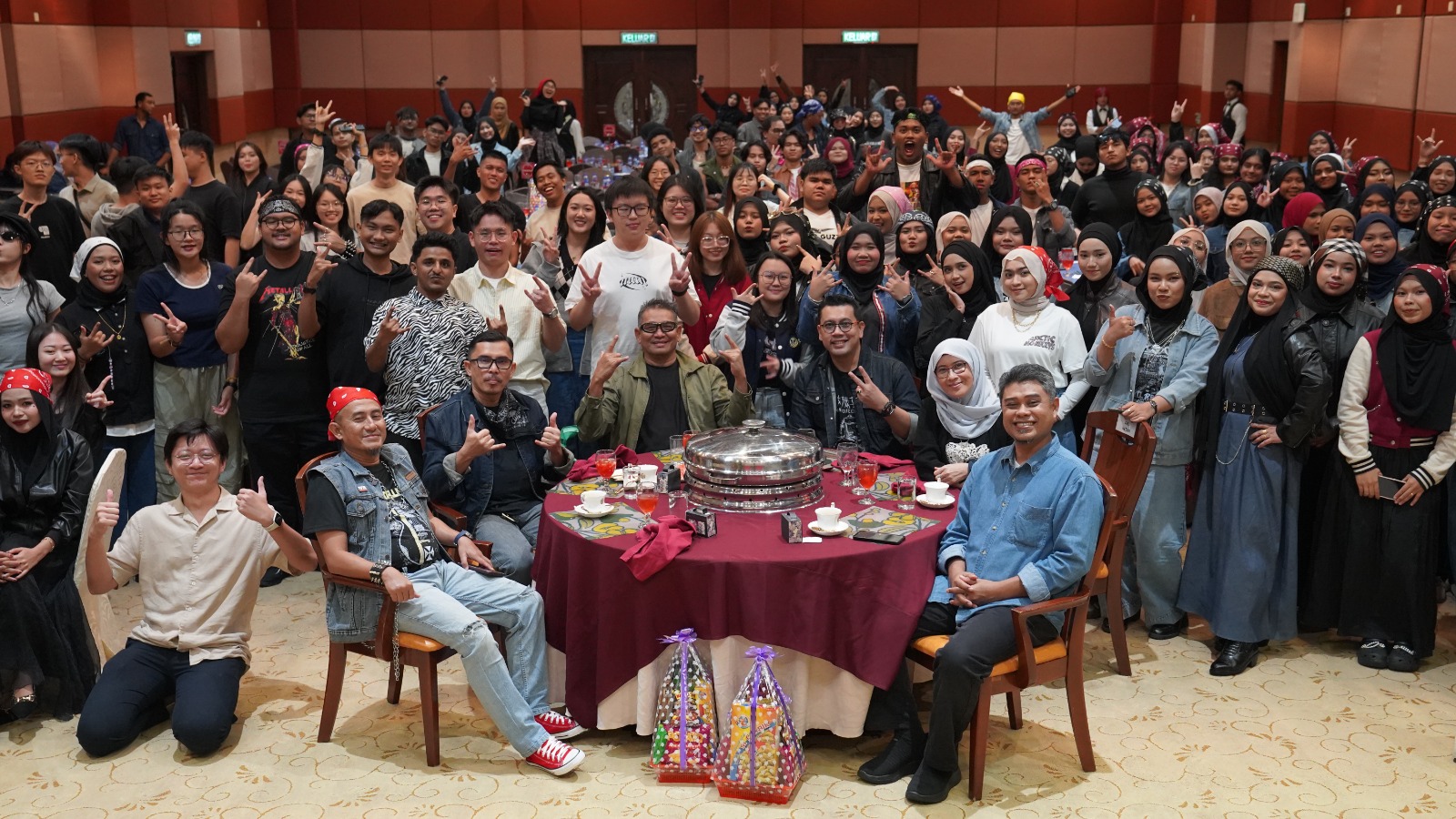Pusat Kokurikulum raikan komitmen pasukan persembahan & muzik iringan ...