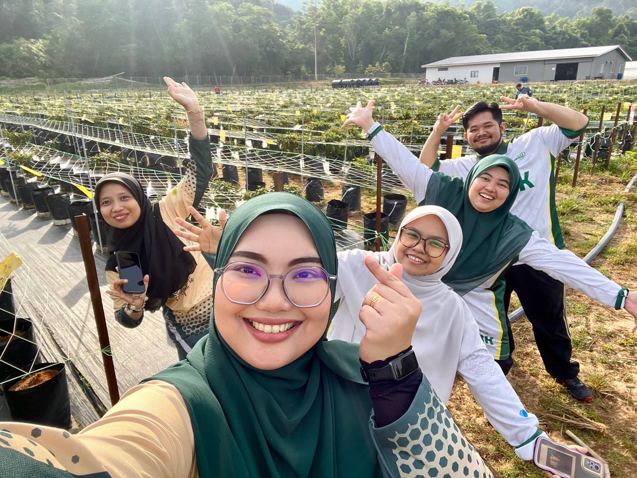 Lawatan ke Ladang dan Kilang Sambal Penyek Sintok – UUM TODAY