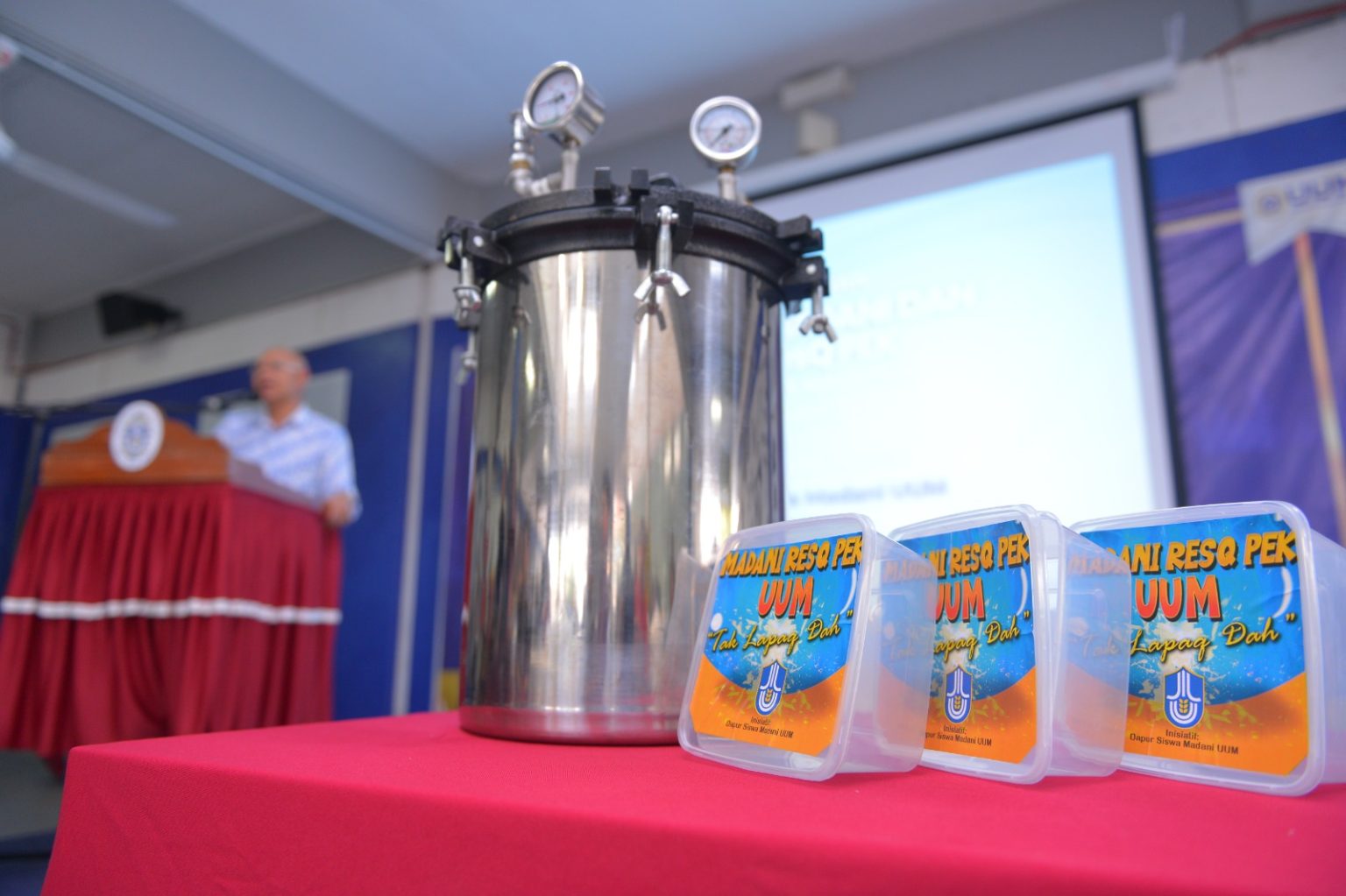 UUM Expands Student Support with MADANI Student Kitchen and ResQ Pek ...