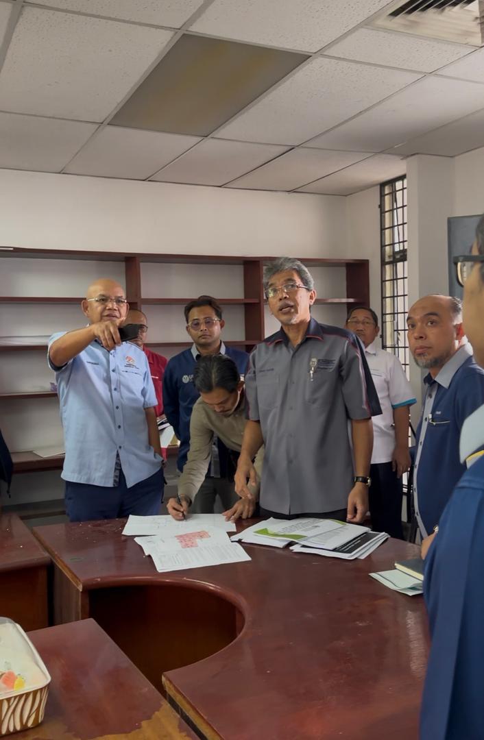 Lawatan Naib Canselor ke Pusat Pengajian Pendidikan tinjau penyediaan ...