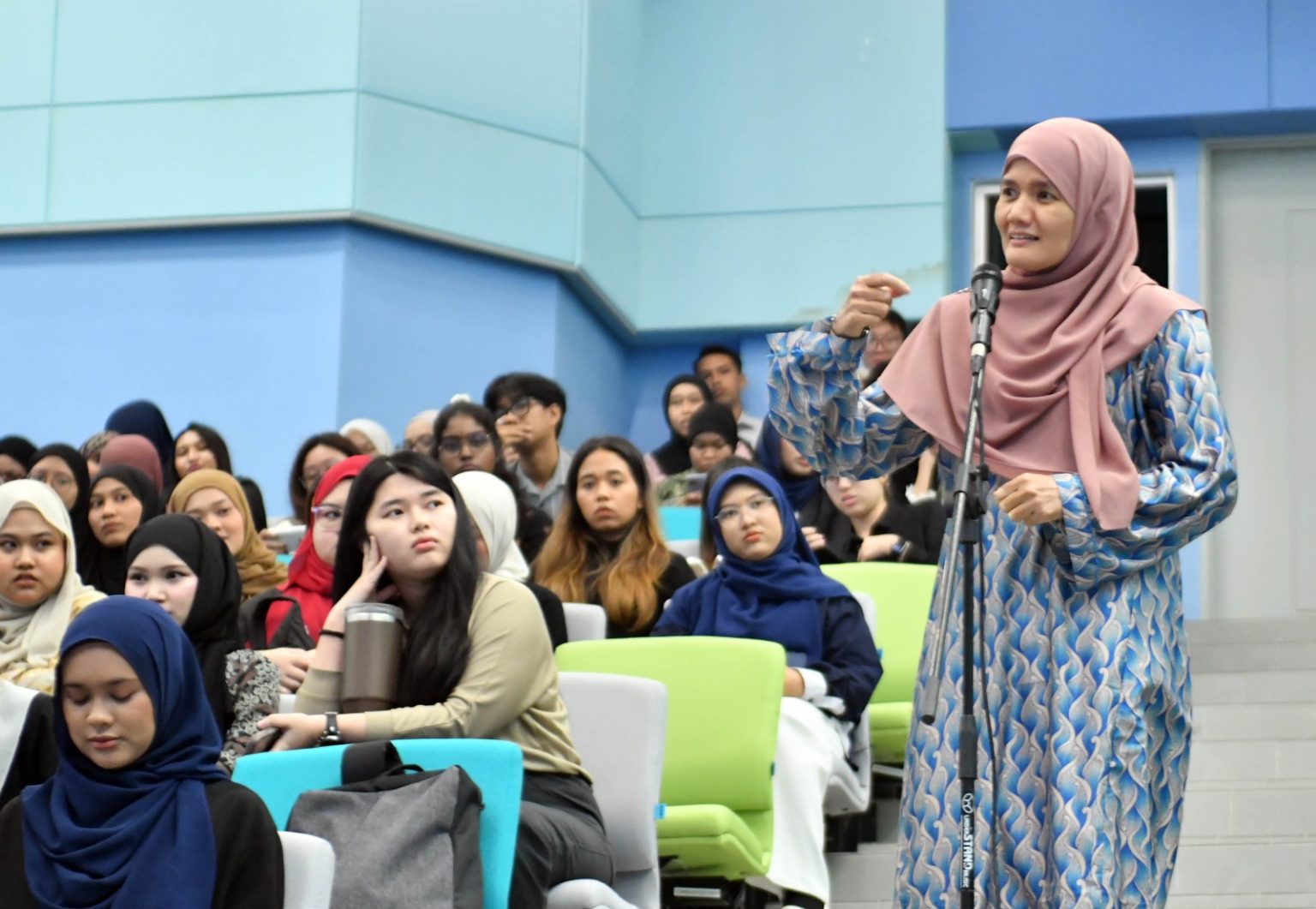 Tun Ahmad Fuzi kongsi perspektif melahirkan diplomat masa hadapan dalam ...